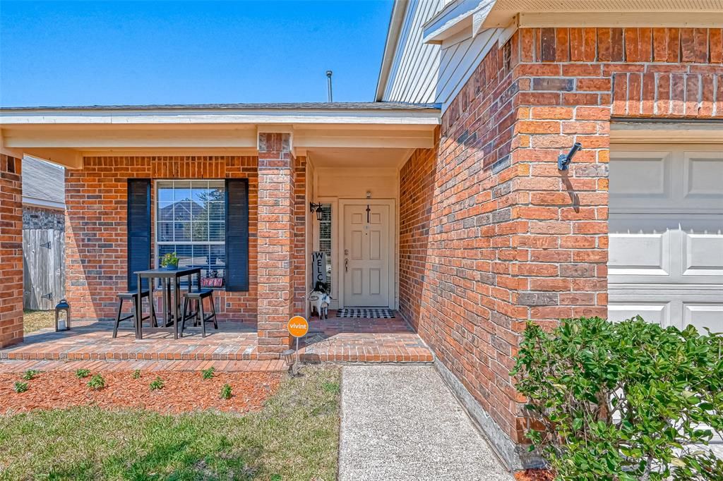 8719 E Highlands Crossing, Highlands, TX 77562 - Homefront