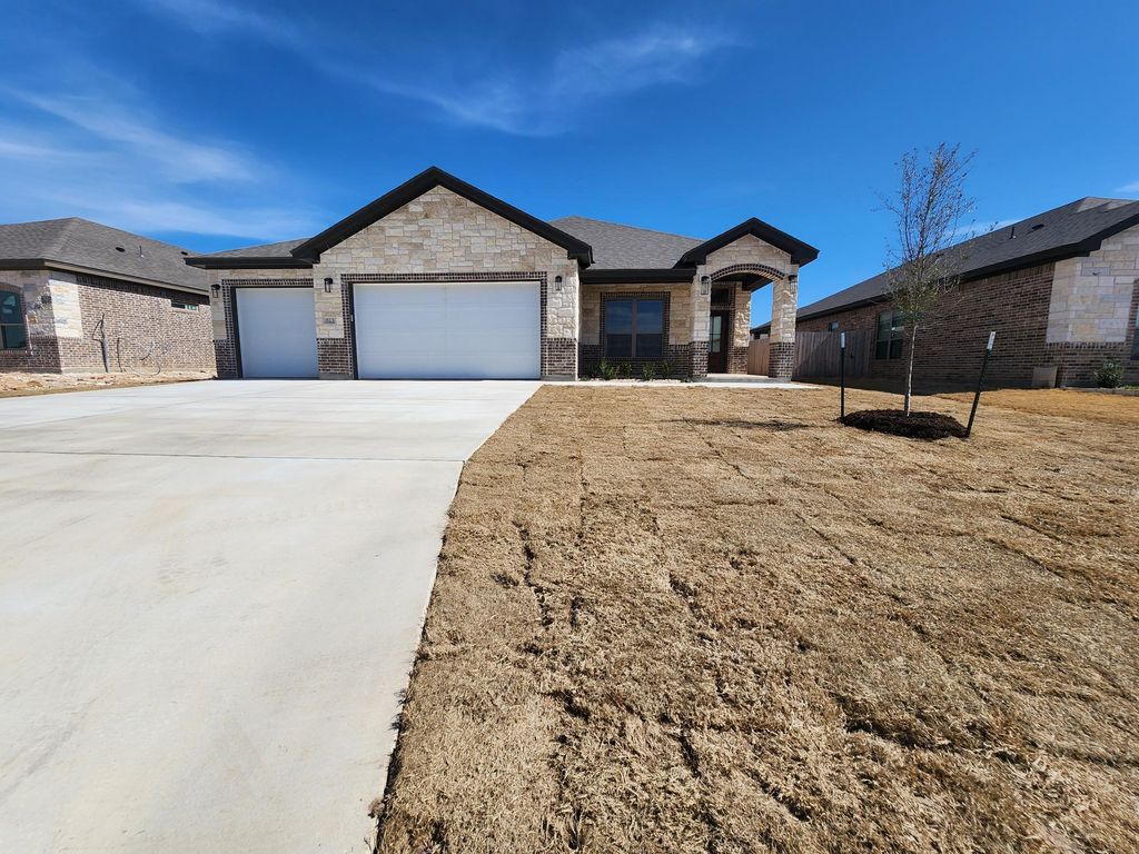 813 Eagle View DR, Salado, TX 76571 - Homefront