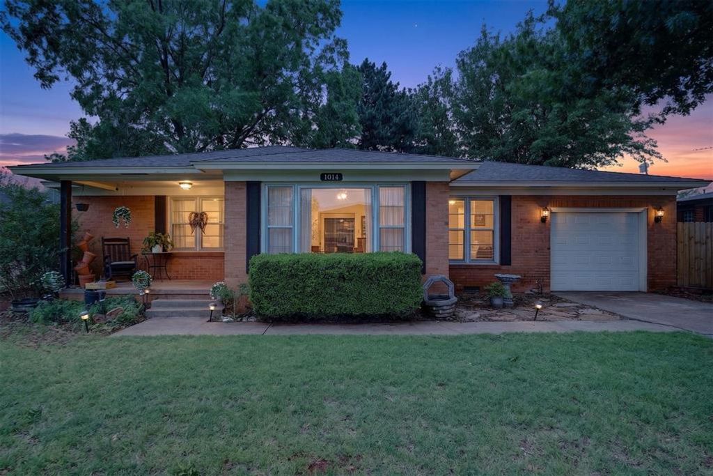 1014 W E Avenue, Elk City, OK 73644 | 1230474 | Cherrywood Real Estate