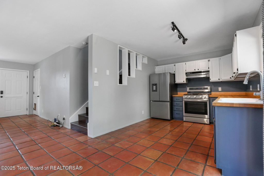 512 S MILLWARD STREET, 512, JACKSON, WY 83001, JACKSON, WY | Clearwater ...