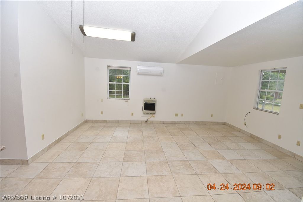 460633 E 1000 Road - Marsha Rogers Realty