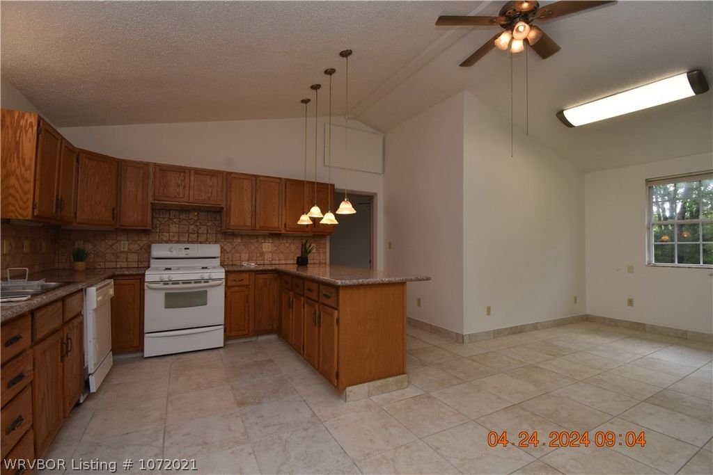 460633 E 1000 Road - Marsha Rogers Realty
