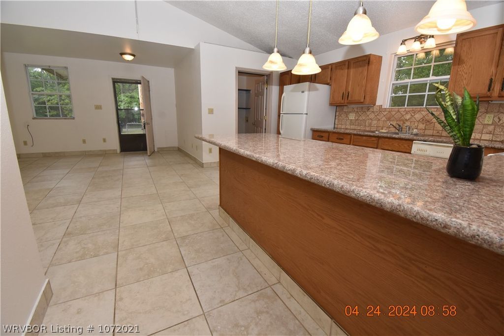 460633 E 1000 Road - Marsha Rogers Realty