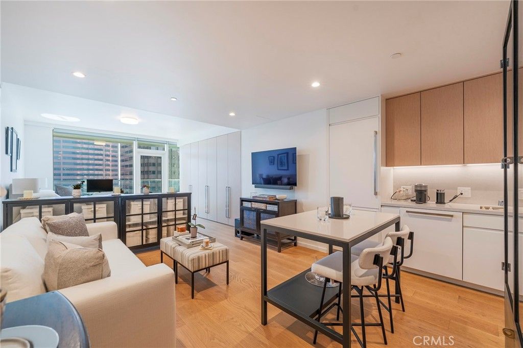 877 Francisco Street 1715, Los Angeles, CA 90017 - Homefront