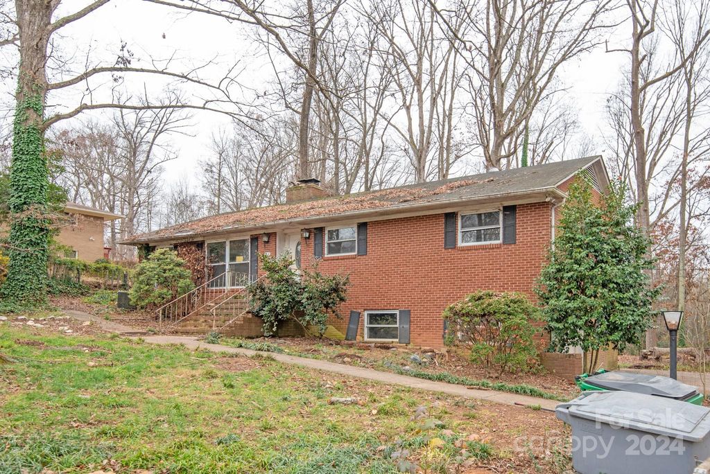 218 Kingsway Circle, Charlotte, NC 28214 - Homefront